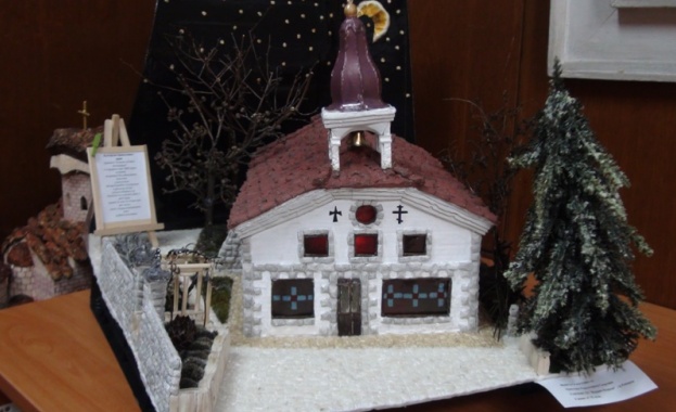 Уникална изложба на макети на архитектурни паметници радва варненци Cross Bg