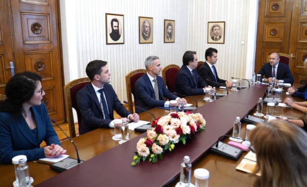 Радев пред ПП Ще държа да изчерпим докрай опциите за съставяне на кабинет Cross Bg