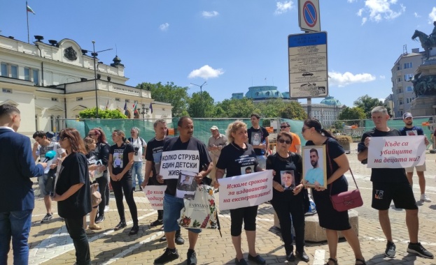 Близки на загинали при катастрофи на пореден национален протест Cross Bg