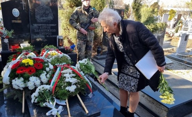 „Болката е същата“ Панихида в памет на Антон Петров загинал при атентата в Кербала Cross Bg